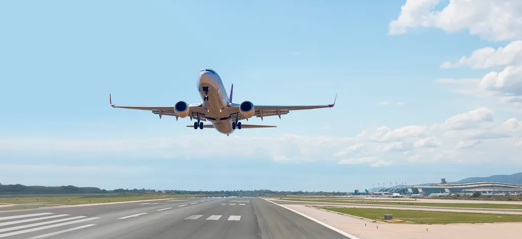 Tracking Sustainable Aviation Fuels (SAF) | T&E